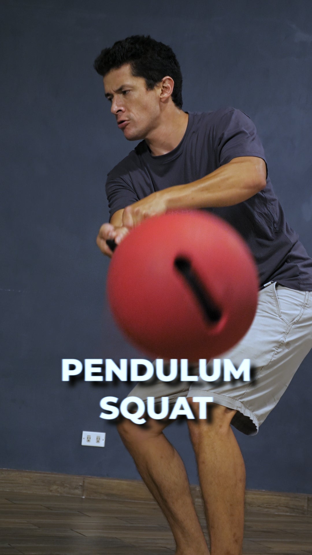 GLUTE TRAINING WITH THE PARABALL: PENDULUM SQUAT